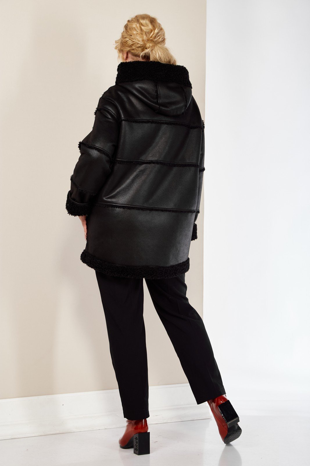 Куртка 2137 черный Shetti купить в интернет магазине Велесмода